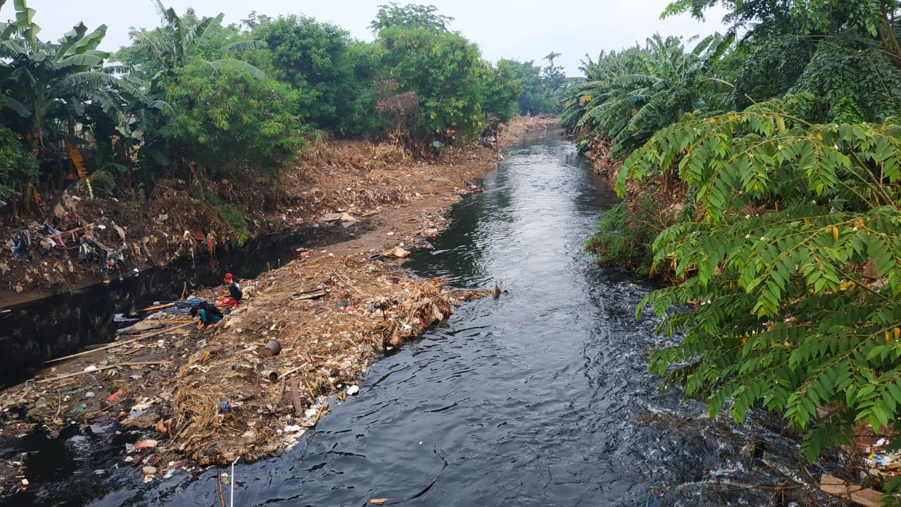 Parah, Sampah Menggunung di Kali Jambe Usai Banjir Parah, Sampah Menggunung di Kali Jambe Usai Banjir